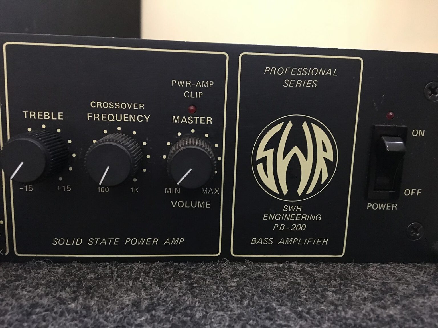 Amplificadores para bajo (V): SWR, el sonido de los 80 – La Clave de Fa